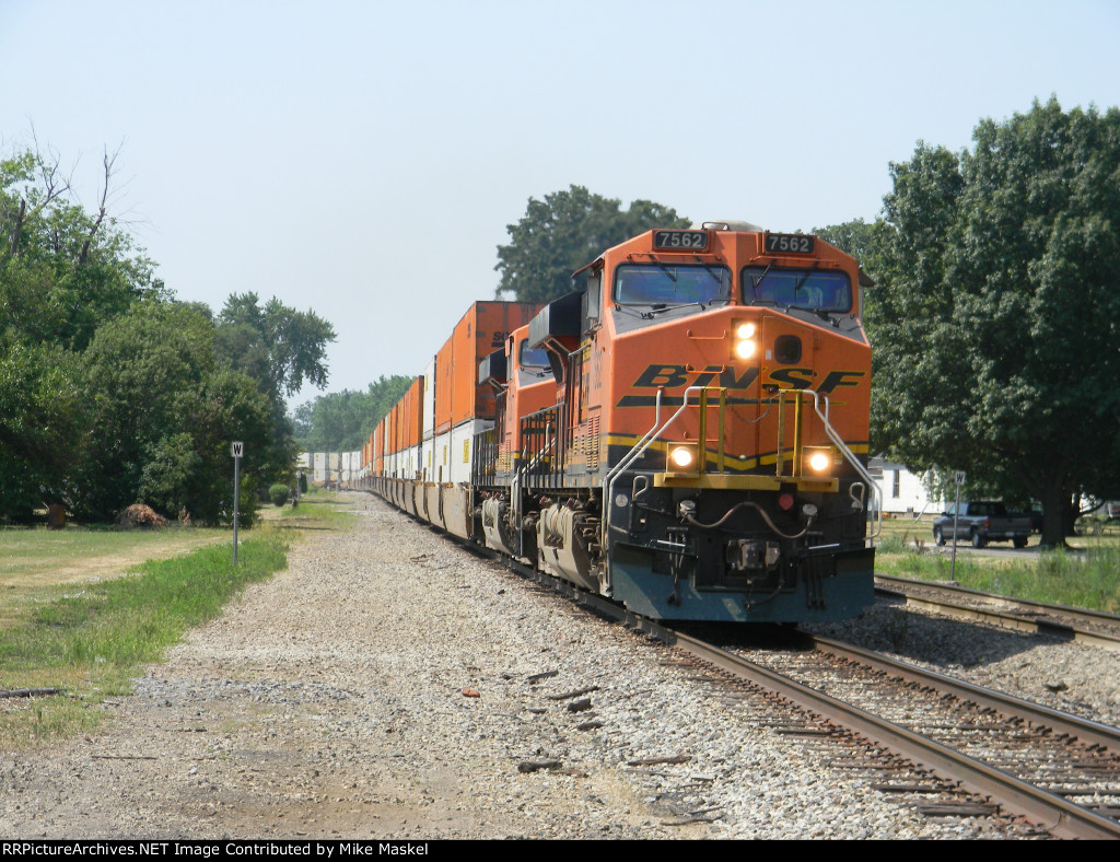 BNSF 7562